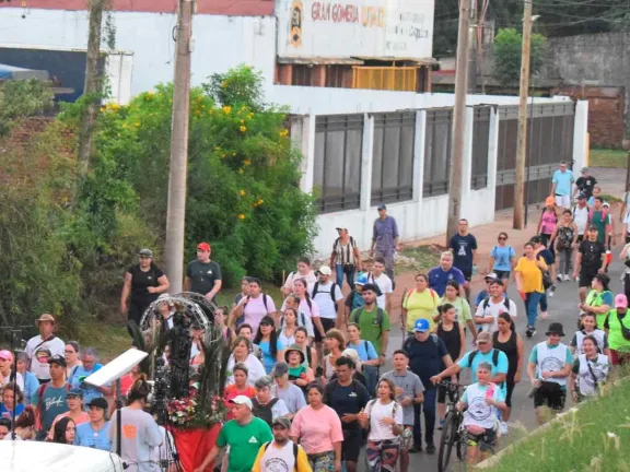 Peregrinos partieron ayer hacia Loreto donde hoy a las 9:00 Monseñor ...