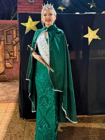 Luciana Schik fue coronada como la nueva Reina de Puerto Libertad ...