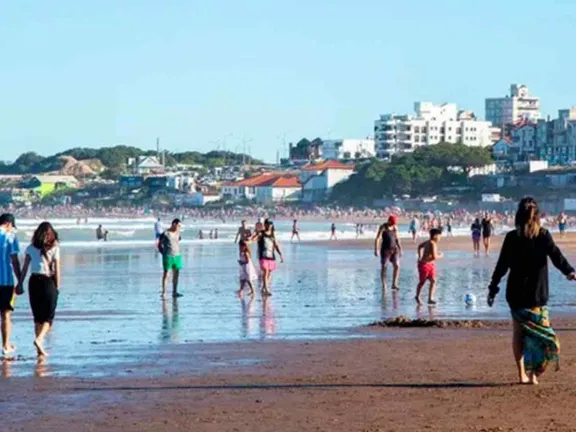 Verano 2025: una familia necesita casi $1.500.000 para vacacionar en Mar del Plata | Diario ...