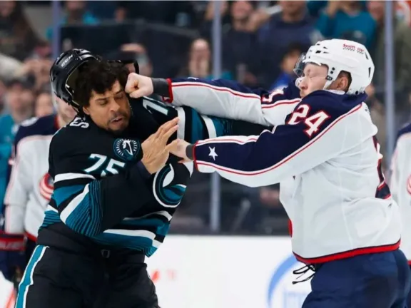 Insólito: noqueó a su rival de una trompada en un partido de hockey ...